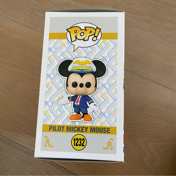 Funko | Toys | Funko Pop Pilot Mickey Mouse 232 Blue Suit D23 Expo ...